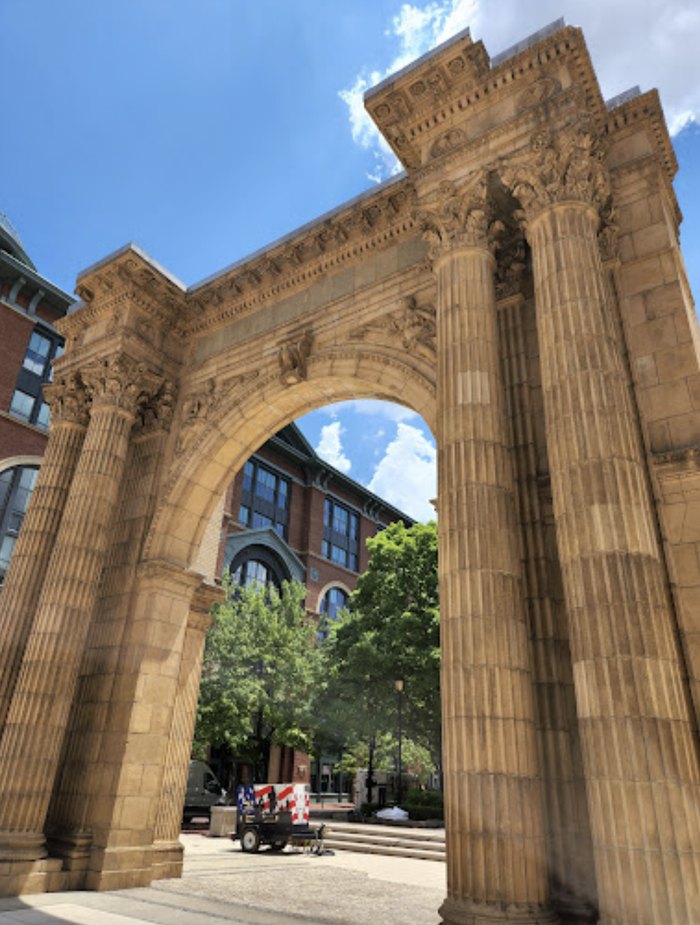 Walk Beneath This Columbus Landmark That Looks Like The Arc De Triomphe ...